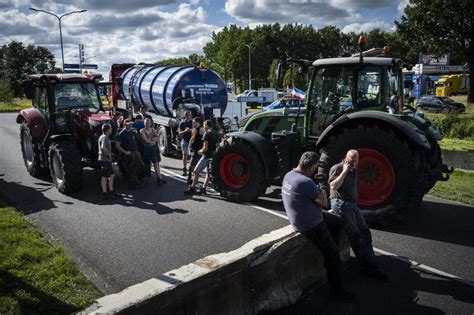 Nederlandse Politie Schiet Op Protesterende Boeren Landbouwleven
