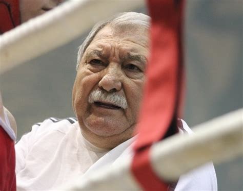 Video Emoționant Moment De Reculegere ținut în Memoria Antrenorului De Box Nicolae Ispas La