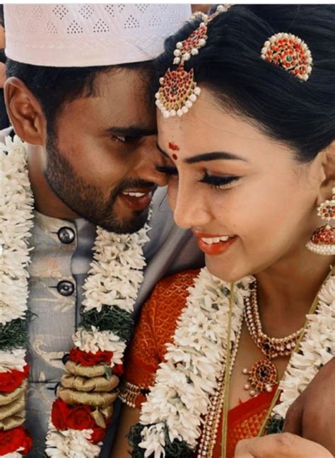 மாலையும் கழுத்துமாக பிக் பாஸ் பாவனி வெளியிட்ட புகைப்படங்கள் என்ன