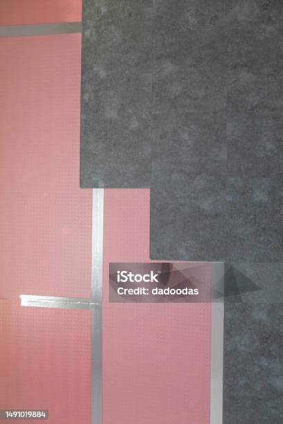 석영 라미네이트를 설치하는 과정 건물의 수리 및 장식 현대적인 바닥재 콘크리트의 질감 0명에 대한 스톡 사진 및 기타 이미지 Istock