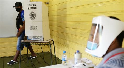 Eleitor deixará de votar se portar celular na cabine decide TSE
