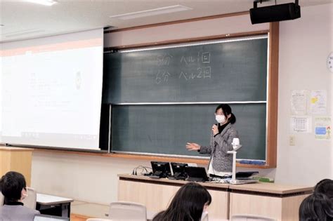 服飾造形学科の「卒業論文発表会」を開催しました 和洋女子大学