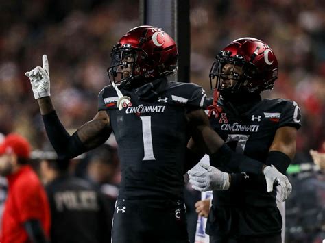 Download Ahmad Gardner And Coby Bryant Cincinnati Bearcats Wallpaper