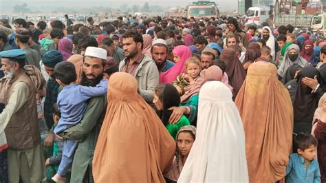 ‘where Do I Go Back To Expelled Afghans Battle Chaos At Pakistan