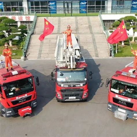 与国旗同框 我的身份证上有你的名字 中国 祖国 中华