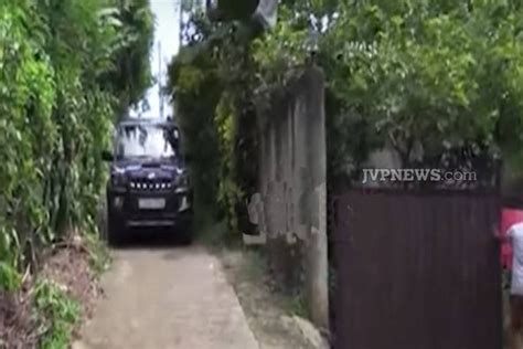 இலங்கையில் வீடொன்றில் மோசமாக செயலில் ஈடுபட்டுகொண்டிருந்த இரு ஜோடிகள்