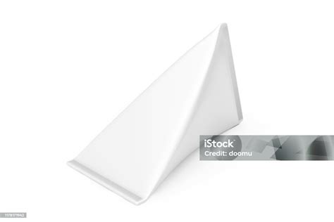 화이트 골판지 삼각형 상자 크림 주스 또는 우유 팩 모의 최대 3d 렌더링 동물 주머니에 대한 스톡 사진 및 기타 이미지