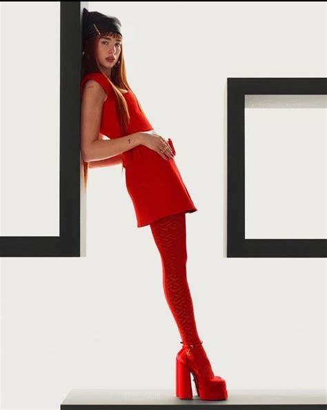 Pin By Nisha On Fashion Seasons Fallwinter Monochromatic Fashion