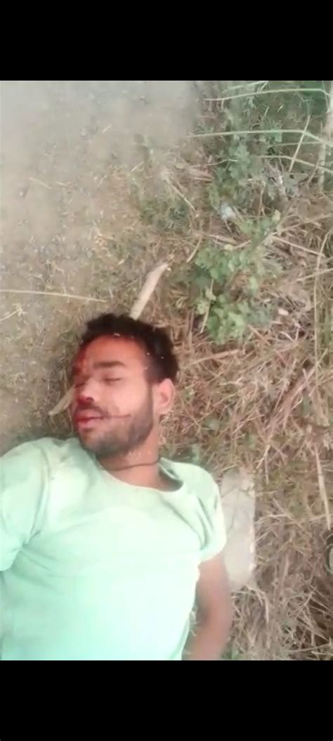 तेज रफ्तार बाइक सवार ने साइकिल सवार को मारी टक्कर दोनों की हालत नाजुक
