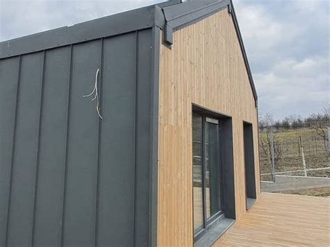 Constructie Fatada Lemn Pin Termotratat In Combinatie Cu Tabla Faltuita Tabla Click Alba