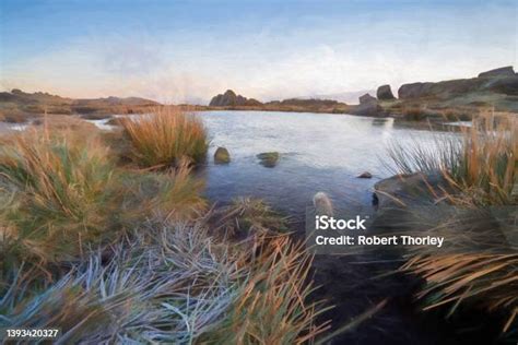 시골 풍경 피크 디스트릭트 국립 공원의 The Roaches의 Doxey Pool에서 일출의 미술 디지털 유화 0명에 대한 스톡