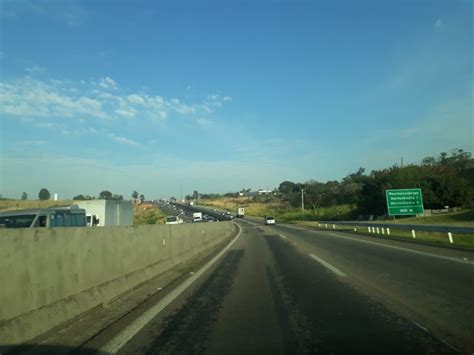 Acidente Na Sp 101 Deixa Faixa Interditada E Trânsito Congestionado