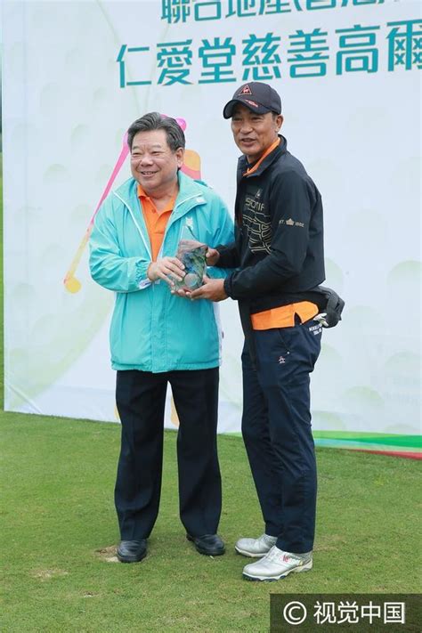 被問兒子劉愷威緋聞閉口不談 楊冪公公劉丹自曝要教小糯米打高爾夫 每日頭條