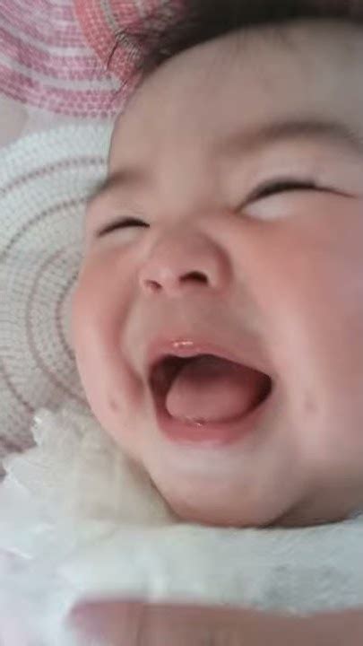 赤ちゃんにコチョコチョしてみました。 Youtube