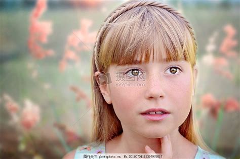 金发大眼睛女孩图片 其他 人物形象 图行天下素材网