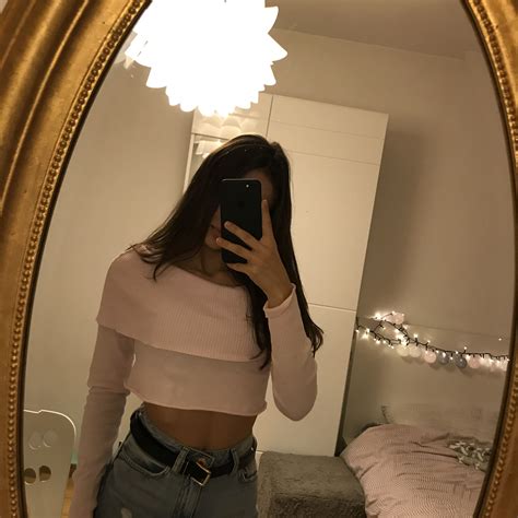 Девушка в зеркале картинка