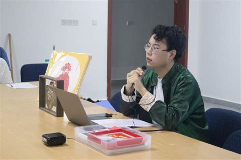 我院学生梁少华受邀作《年轻的非遗》剪纸文化讲座 文学与传媒学院
