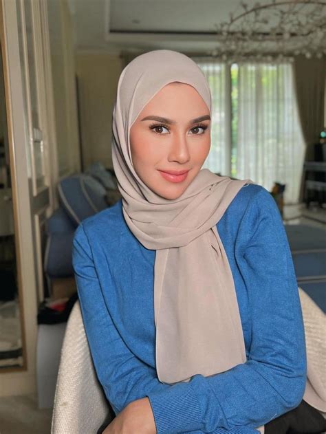 Syahnaz Sadiqah Merasa Sayang Buka Hijab Sepulang Haji