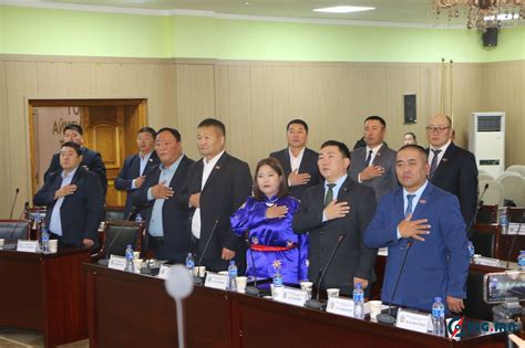 ЭШ д өндөр оноо авсан сурагчийг бэлтгэсэн багшийг 1 сая төгрөгөөр сургуулийн захирал сумын ЗД