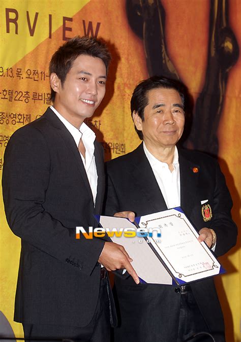 포토엔 주상욱 ‘살인미소 홍보대사 손에 잡히는 뉴스 눈에 보이는 뉴스 뉴스엔