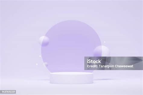 3d는 연단 스탠드가 있는 파스텔 그린 최소 배경을 렌더링합니다 화장품 프레젠테이션 및 광고를위한 보라색 무대 플랫폼 깨끗한 디자인의 쇼케이스 받침대가 있는 스튜디오 장면