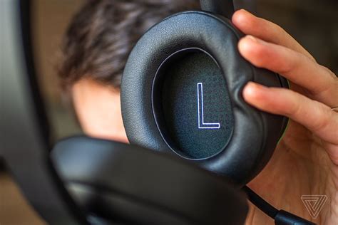 Microsoft Xbox Wireless Headset Review Mic Drop The Verge