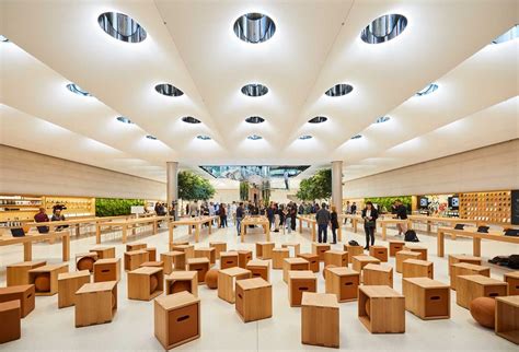 The Newly Reopened Nyc Apple Flagship New York Apple Store Photos
