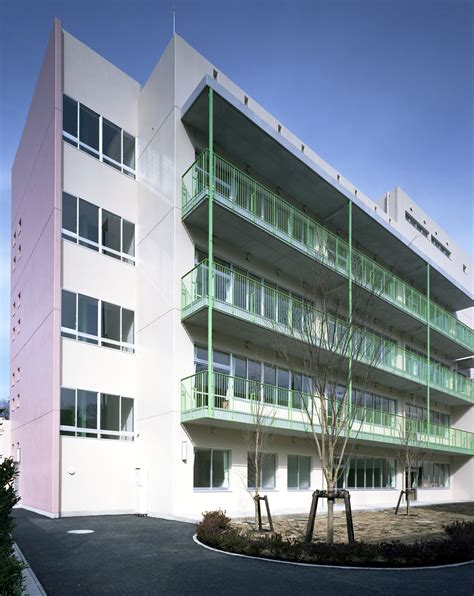 川崎市立東生田小学校 株式会社レーモンド設計事務所