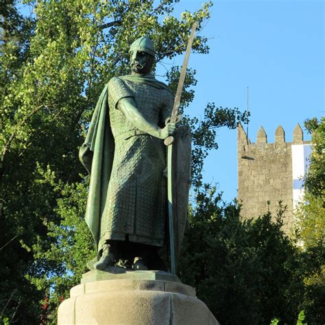 Estatua De D Afonso Henriques Гимарайнш лучшие советы перед посещением Tripadvisor