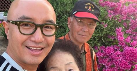 아들 동성애자” 윤여정 소식 접한 홍석천 母 뜻밖의 반응 그분은”