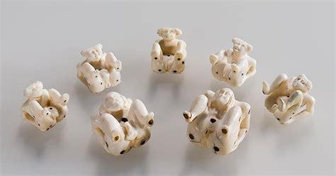 Spielwürfel hockende nackte Frau Bayerisches Nationalmuseum