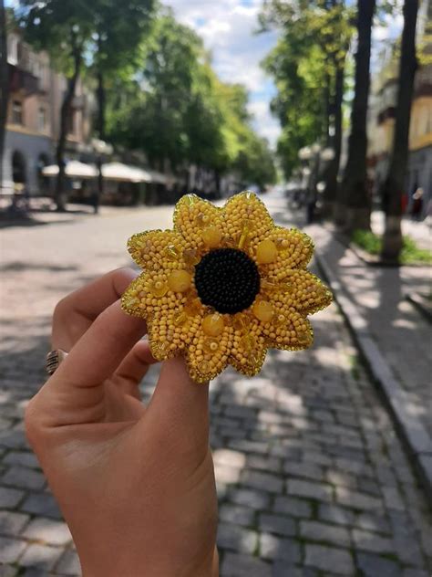 Брошка соняшник — ціна 175 грн у каталозі Інші аксесуари Купити аксесуари за доступною ціною