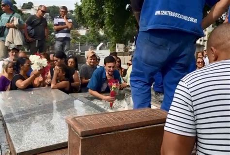 Comerciante Morto A Tiros Dentro Do Seu Bar Em Jacarepaguá é Enterrado