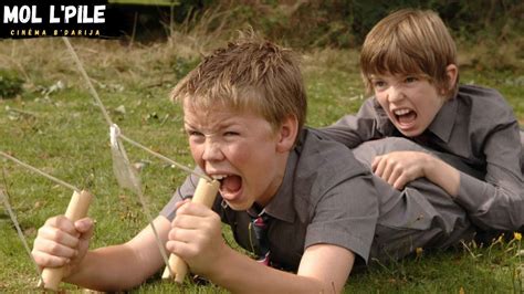 ولد مسالم يتعرف على صديق مشاغب😨 فيهربان من المدرسة لعيش مغامرة مشوقة