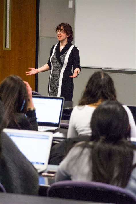 Debbie Ginsberg In Strategic Problem Solving Class Iit Chicago Kent