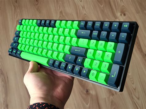 P: Kompletná custom klávesnica GK96X