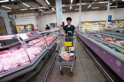 В Краснодарском крае за год больше всего подорожали мясо яйца и хлеб Kp Ru