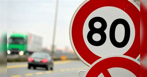Dh3000 Fine In Uae Cops Catch Motorists Driving At Insane Speeds