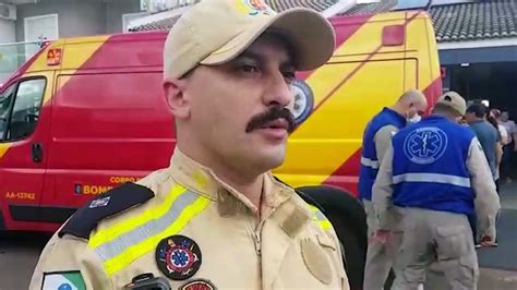 Homem sofre fratura exposta na perna após cair de árvore Vídeo