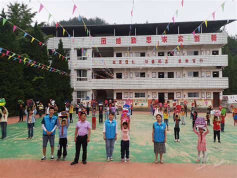 巫山县乡助山野促进会，爱洒龙泉希望小学