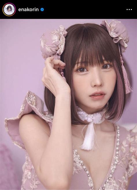 えなこ、 オトナすぎる”ピンクチャイナ服披露 大胆ポーズに「小悪魔どころではない」とファンざわめき スポーツ報知