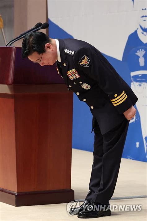인사하는 김창룡 경찰청장 연합뉴스