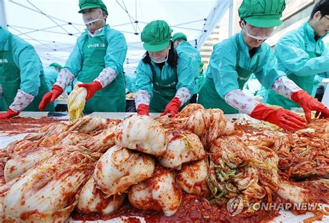 사랑의 김장 나눔 연합뉴스