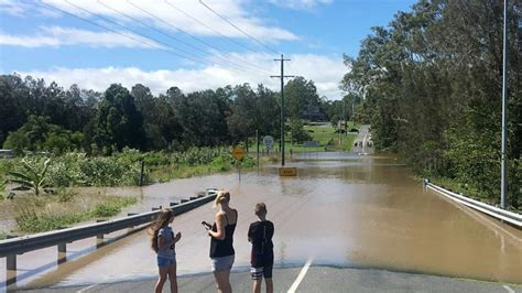 Logan River Hits 1974 Flood Levels Sbs Korean