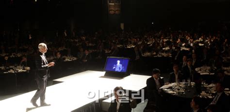 [포토]기조연설하는 마이클 샌델 교수