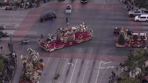 Carrozas Para Desfile De Las Rosas Rumbo A Pasadena Telemundo 52