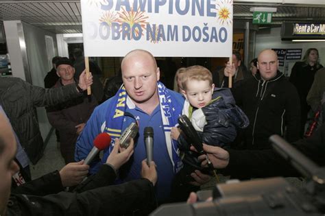 Foto Evropski Viceprvak Hamza Alić Stigao U Sarajevo