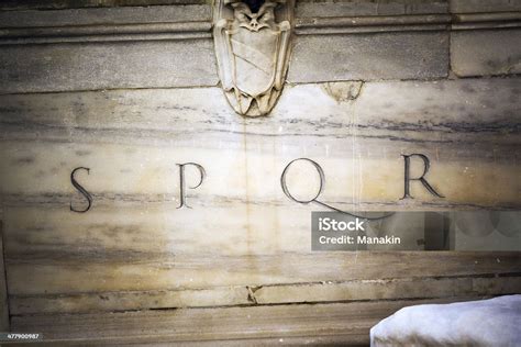 Spqr 작성된 앤틱형 로마 표 0명에 대한 스톡 사진 및 기타 이미지 0명 고대 로마 대리석 Istock
