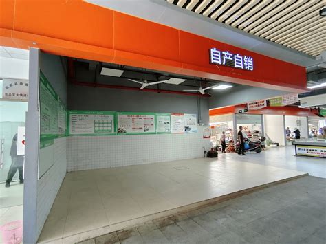 破解“马路市场”顽疾 鹿寨城管协调增设市场自产自销区和便民摊点经营区域管理方