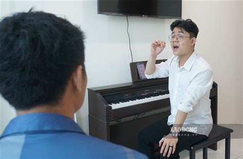 Người Hà Nội chi tiền triệu đi học hát karaoke